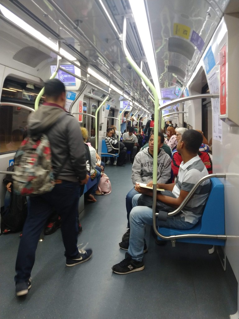 Testamos as conexões da Linha 5 com as linhas 1-Azul e 2-Verde no pico ...