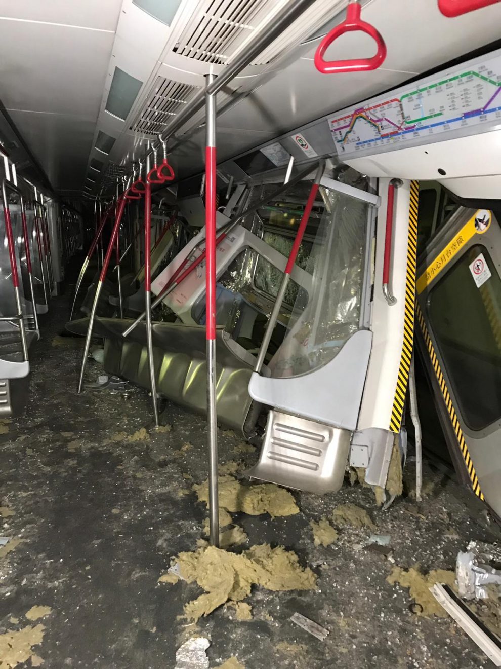 MTR train collision in Central, Hong Kong. Source: MTR Corp. - Via Trolebus
