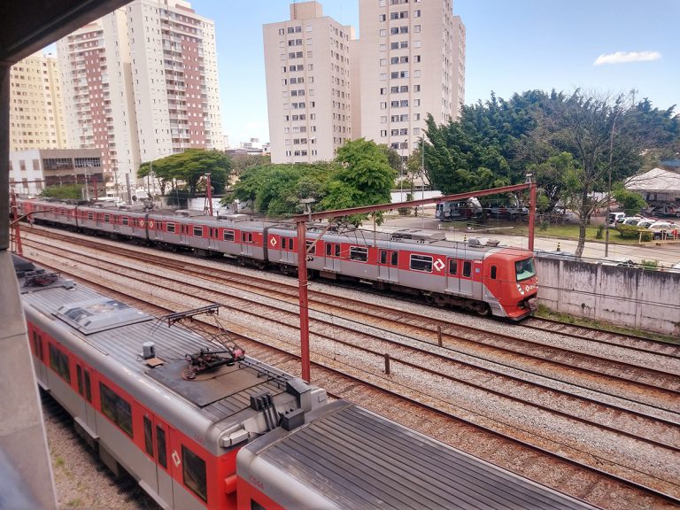 Passageiros relatam lentidão na Linha 12-Safira da CPTM nesta quinta ...