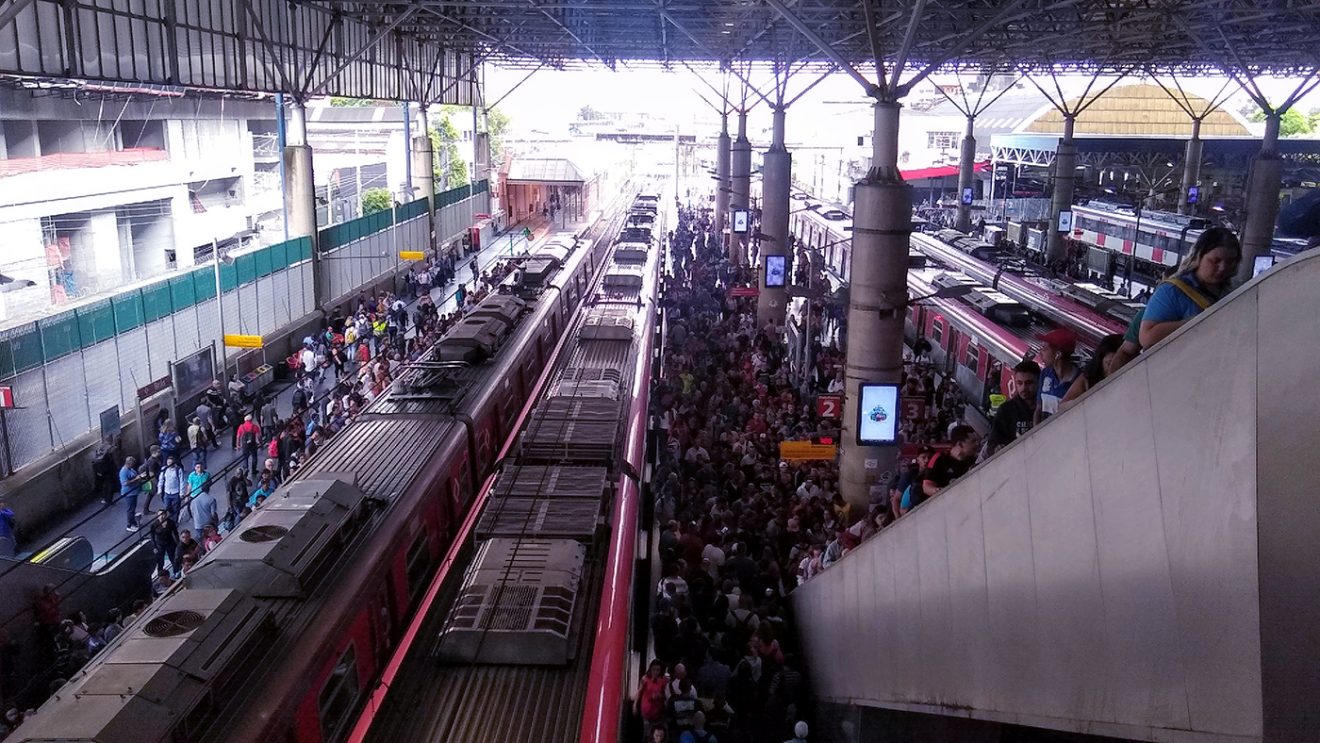 Testamos a Linha 7-Rubi da CPTM até o Brás no pico da manhã