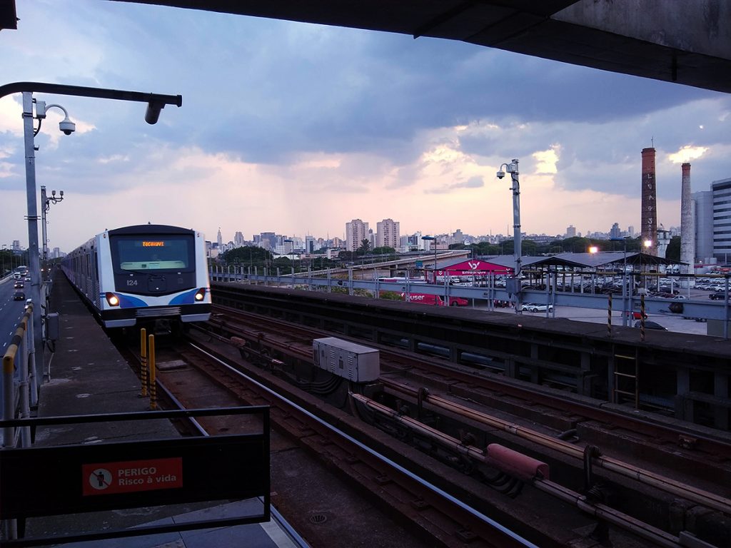 Falha em trem afeta a Linha 1-Azul do Metrô de São Paulo nesta sexta ...