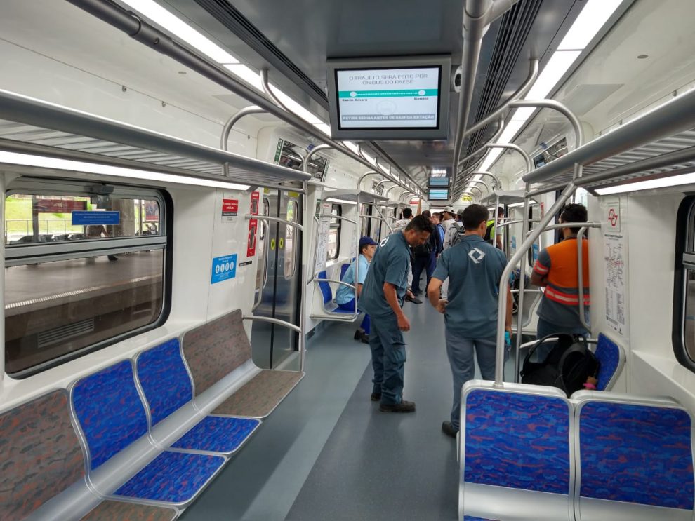 Por dentro do trem da série 2500 da CPTM - Via Trolebus