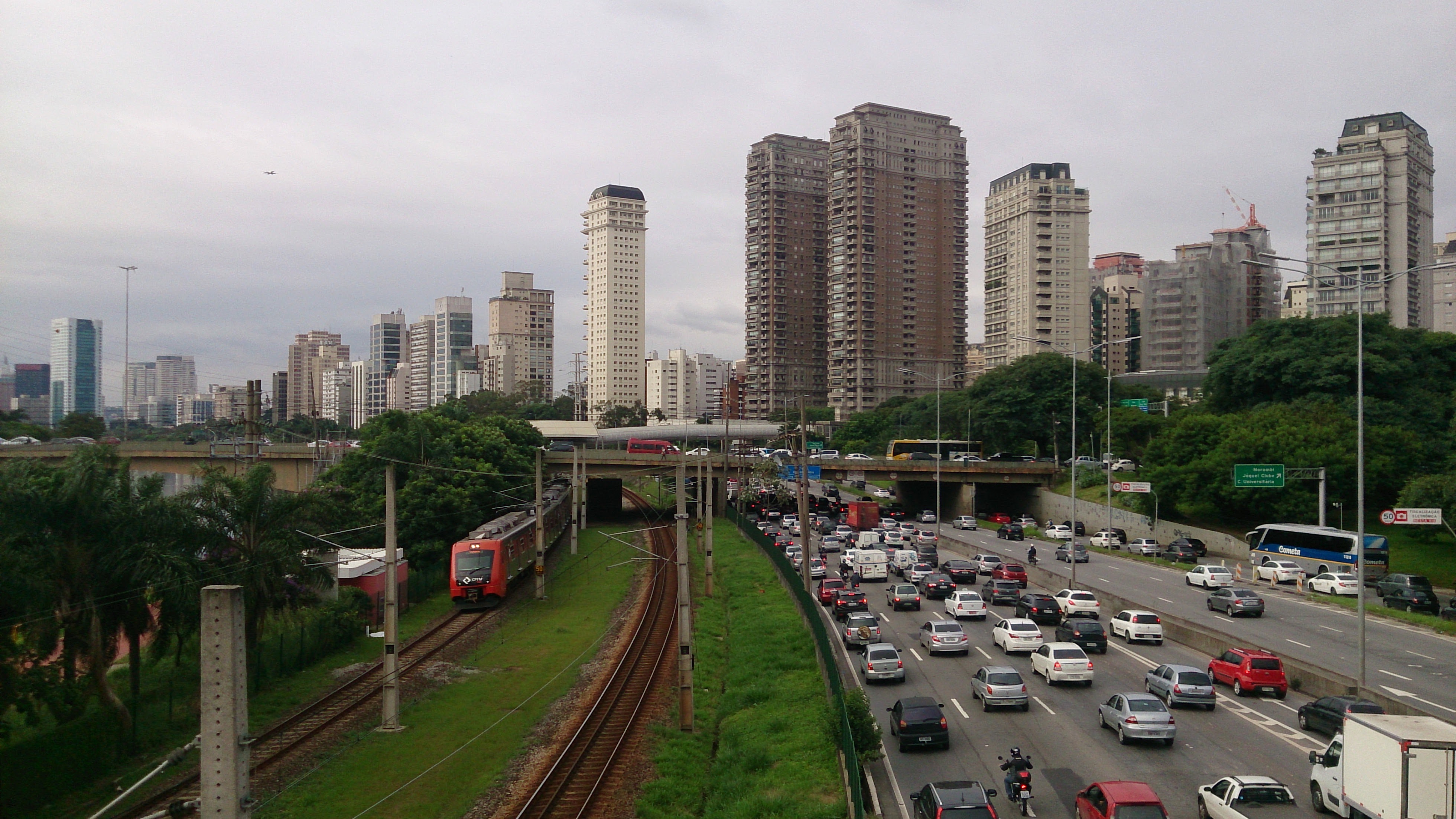 Acidente na Ponte Engenheiro Ary Torres trava o trânsito na Marginal ...