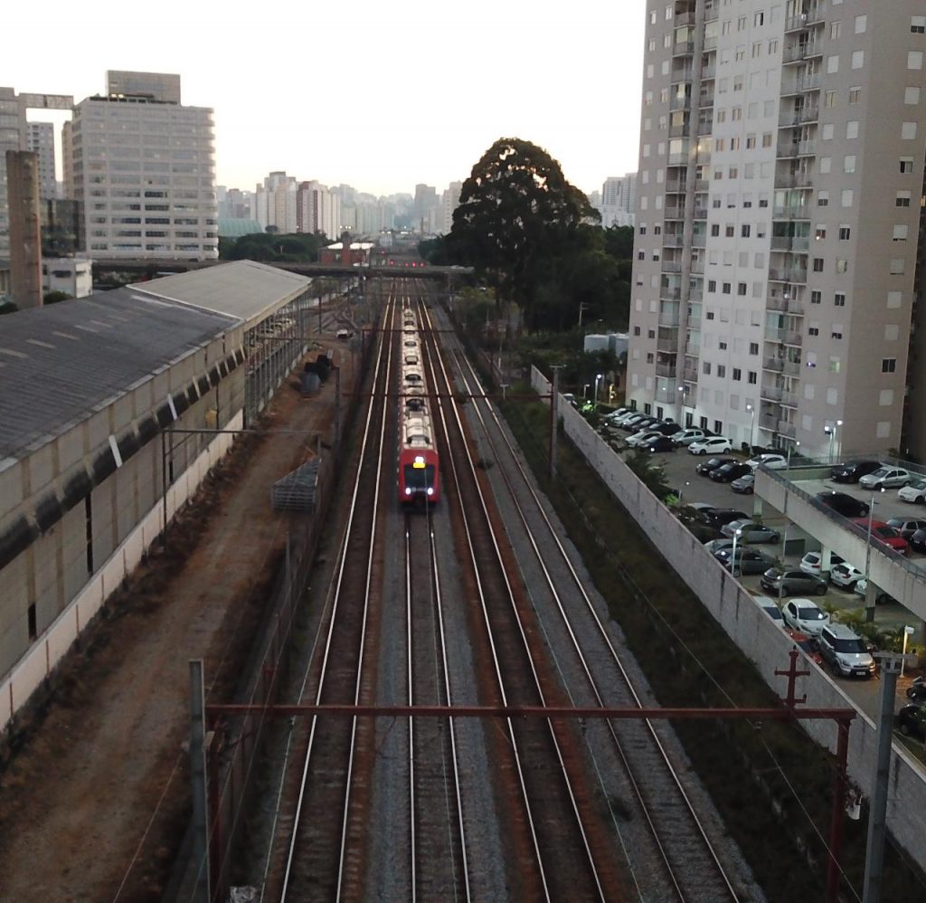 Duas linhas da CPTM operam com 100% da capacidade de trens nesta ...