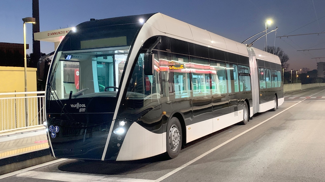 Van Hool vai fornecer trólebus articulados a bateria para cidade da ...