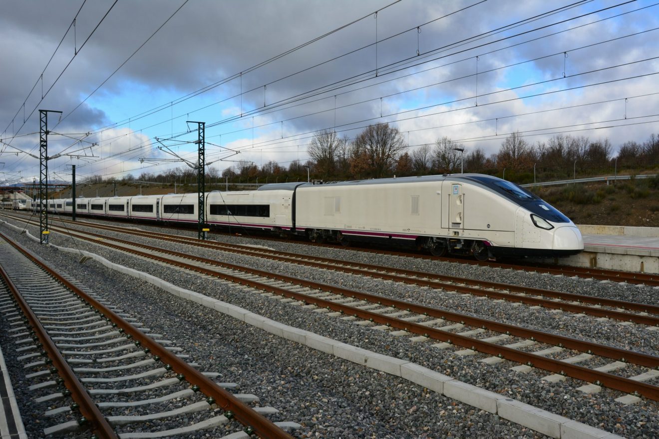 Trem De Alta Velocidade Da Talgo Bate Recorde Na Espanha 363 Km H