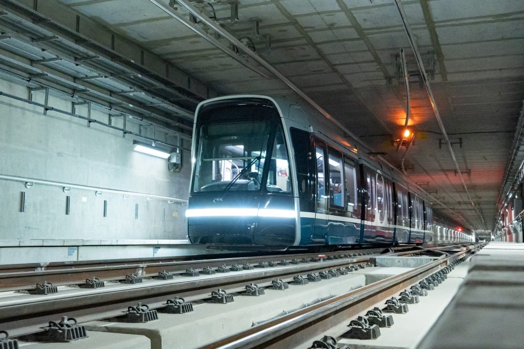 Qatar inicia operação com VLT da Alstom sem catenária