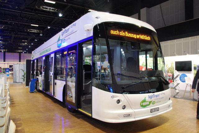 Hess-LighTram-12-Plug - Via Trolebus