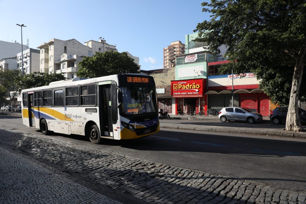 Duas linhas de ônibus voltam a operar no Rio de Janeiro