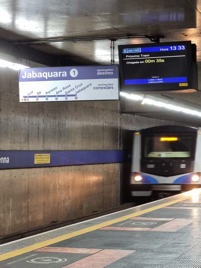 Linha 1-Azul do Metrô com problemas nesta terça (11)