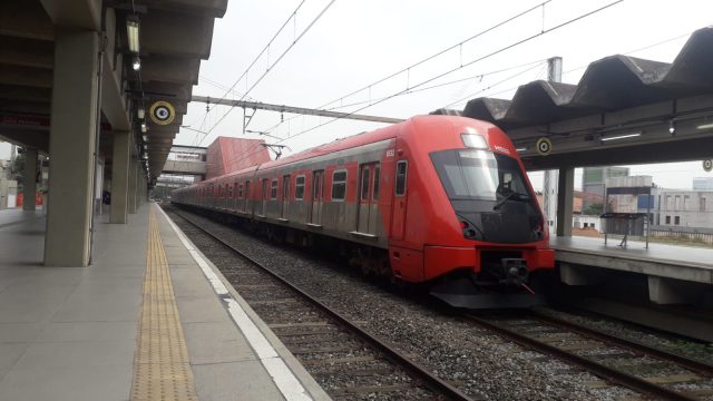 Trem da série 8500 aparece na Linha 8-Diamante