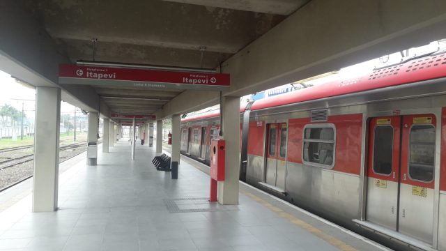 Trem da série 8500 aparece na Linha 8-Diamante