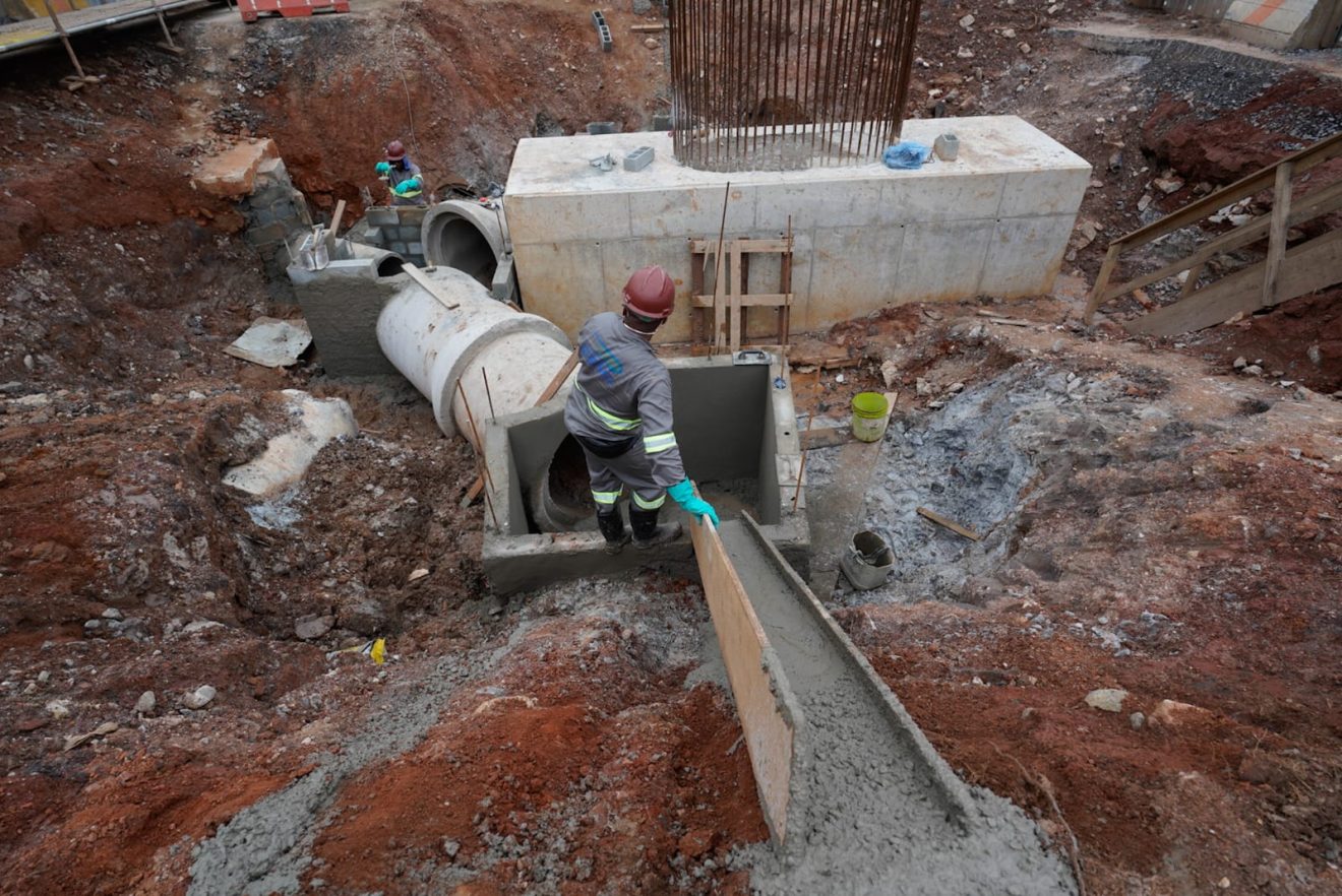 Primeiro pilar da extensão leste do monotrilho surge na Avenida Ragueb ...