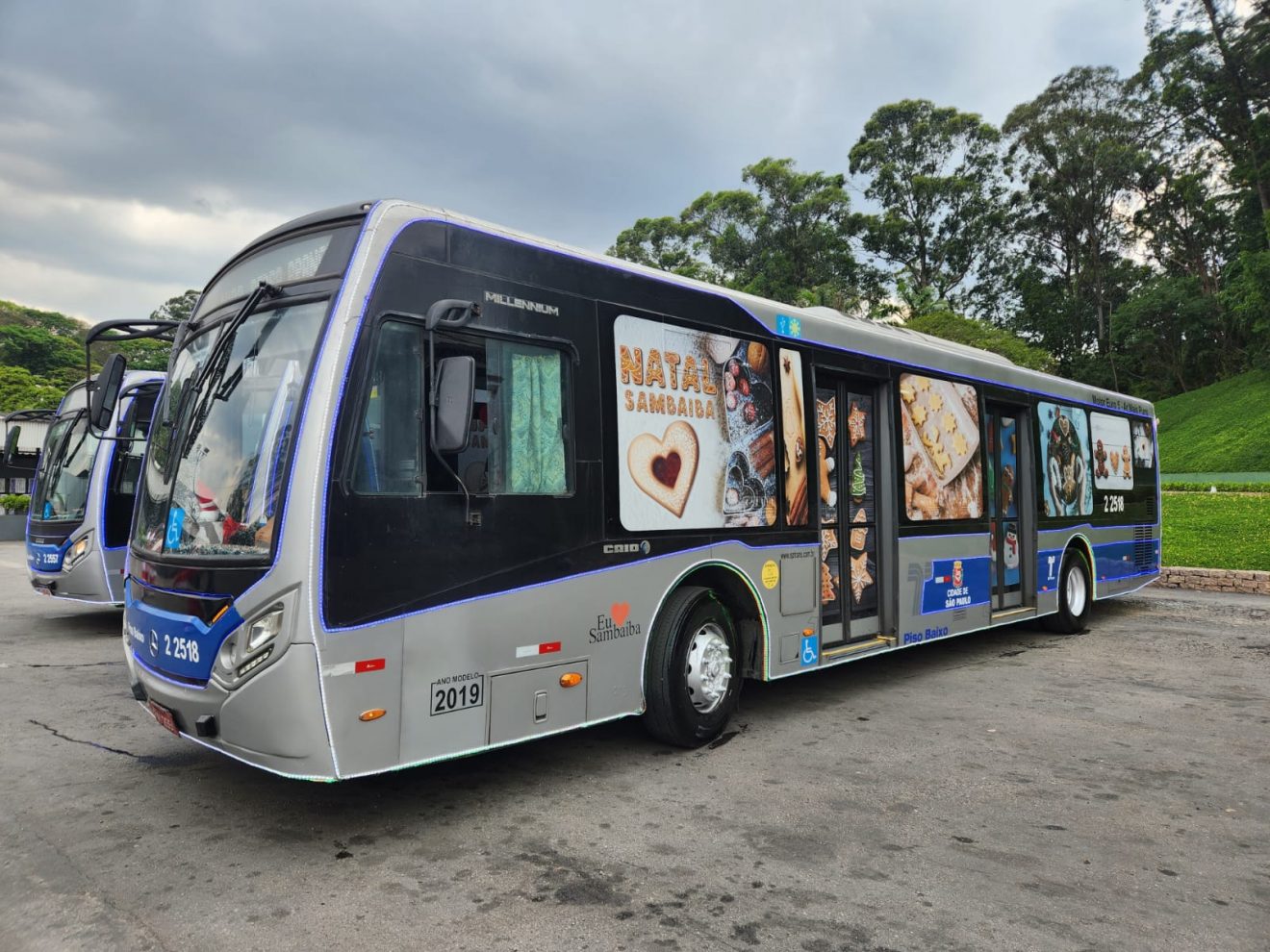 Ônibus da Sambaíba chama a atenção pela decoração de natal