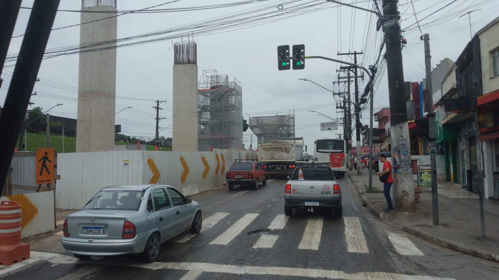 Pilares do monotrilho tomam forma na Avenida Ragueb Chohfi