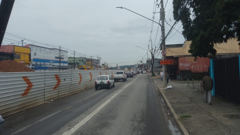 Pilares do monotrilho tomam forma na Avenida Ragueb Chohfi