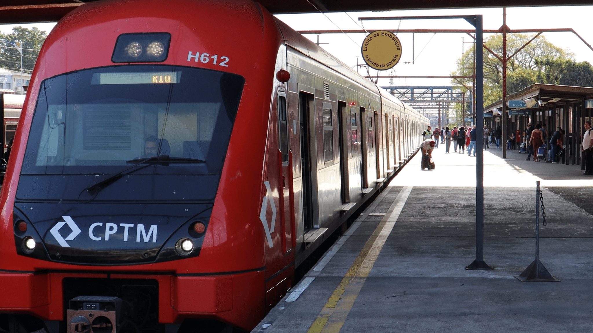 cptm-8500-maua-linha10-renatolobo04 - Via Trolebus