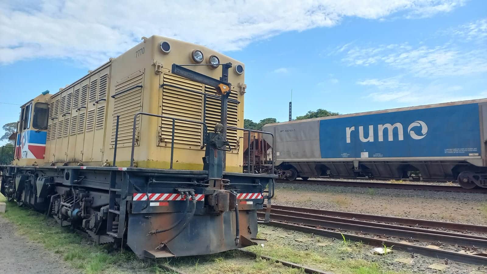 Rio Claro recebe locomotiva da CPTM para trem de passageiros
