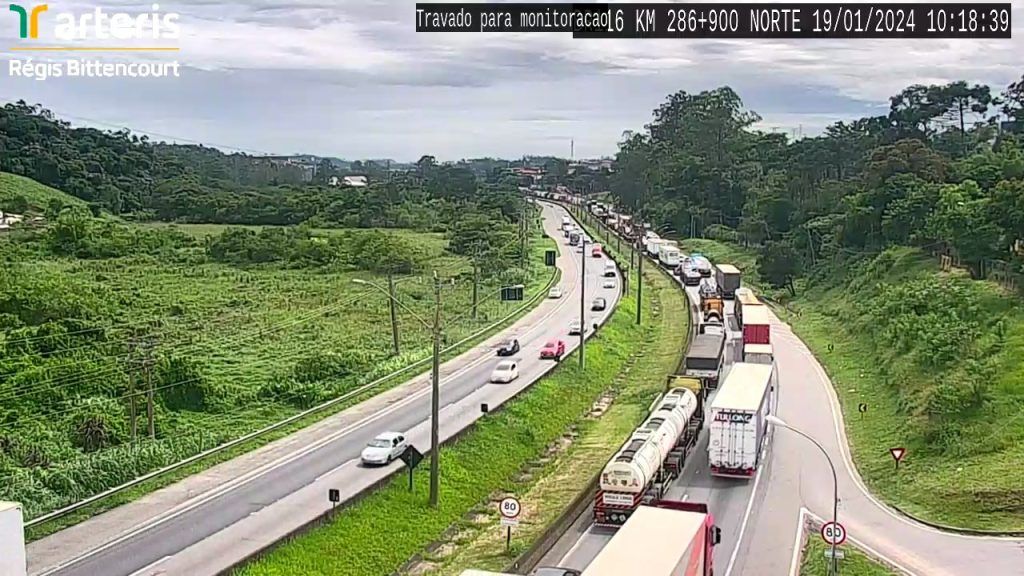 Confira como está o trânsito na Rodovia Régis Bittencourt neste domingo