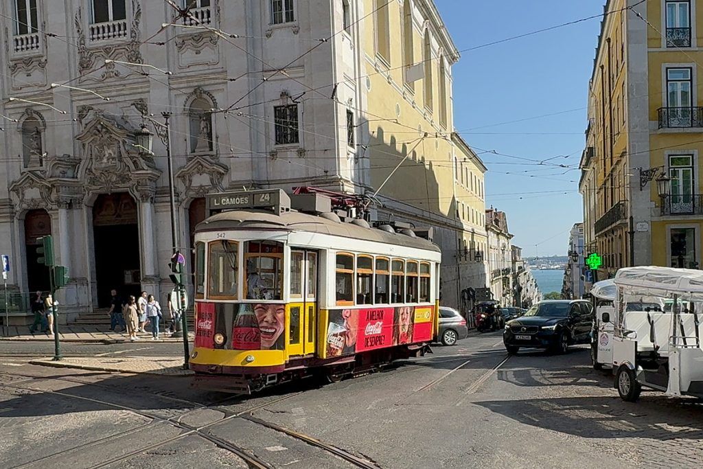 Conheça os bondes e VLT de Lisboa