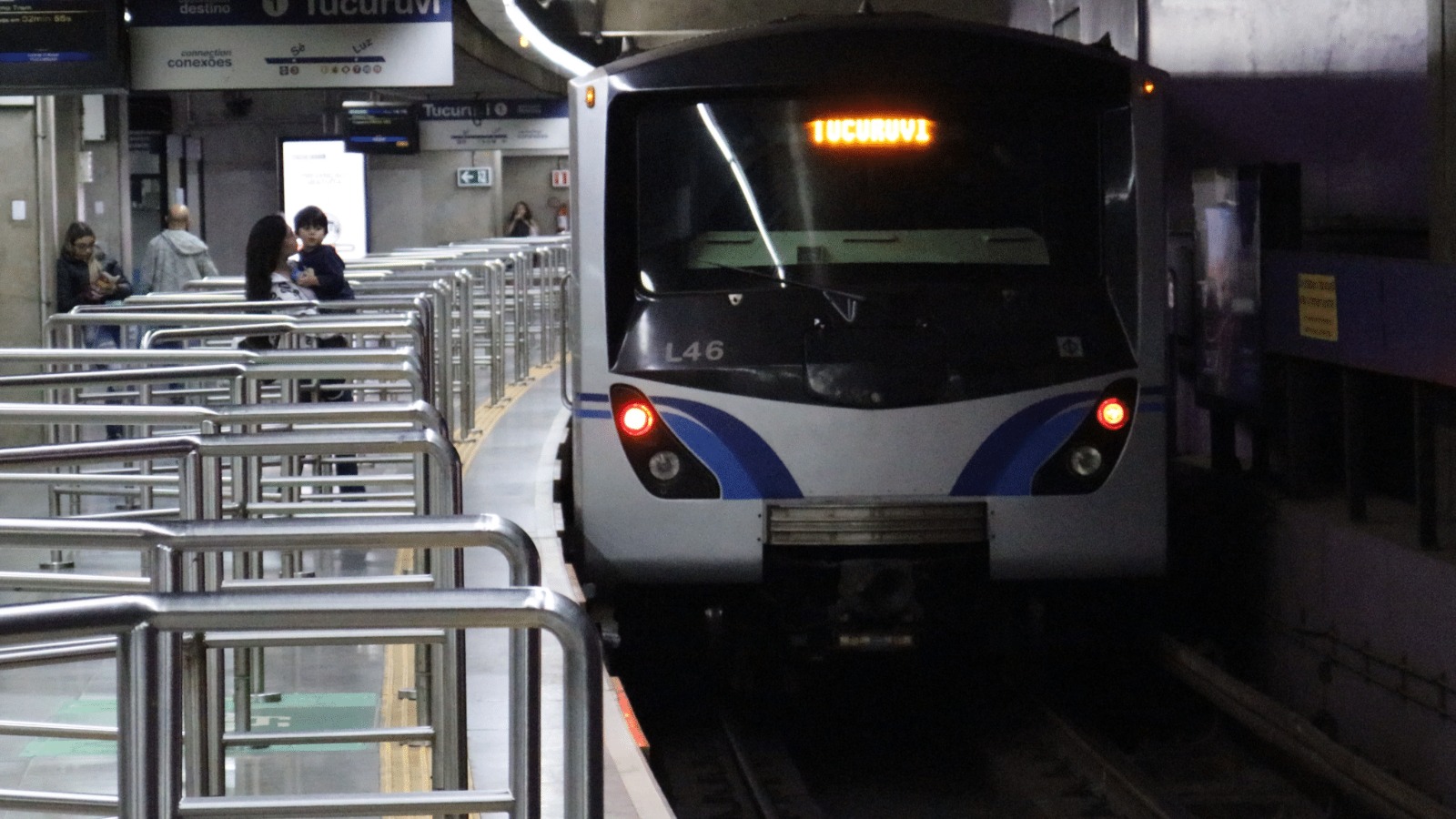 Alagamento afeta a Linha 1-Azul do Metrô