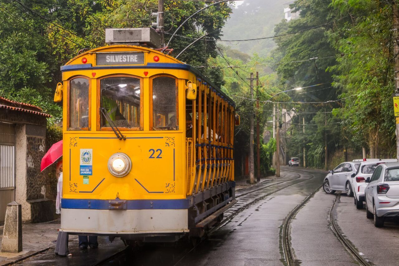 Governo do Rio conclui obras do bonde no Silvestre