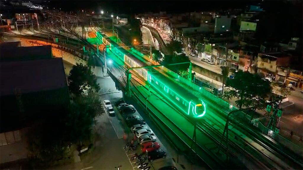 Linha 5-Lilás ganha trem estilizado da Copa